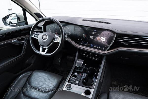 Brūns Volkswagen Touareg 2018 Rīga, ar dzinēja tilpumu 3.00 L un nobraukumu 194 tūkst. km par 31500 €, foto 8 vietnē AUTOMOTO.COM.LV