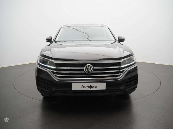 Brūns Volkswagen Touareg 2019 Viļņa, ar dzinēja tilpumu 2.97 L un nobraukumu 184 tūkst. km par 28500 €, foto 2 vietnē AUTOMOTO.COM.LV