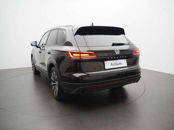 Brūns Volkswagen Touareg 2019 Viļņa, ar dzinēja tilpumu 2.97 L un nobraukumu 184 tūkst. km par 28500 €, foto 6 vietnē AUTOMOTO.COM.LV