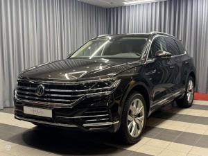 Brūns Volkswagen Touareg 2019 Rīga, ar dzinēja tilpumu 2.97 L un nobraukumu 99 tūkst. km par 33990 €, foto  vietnē AUTOMOTO.COM.LV