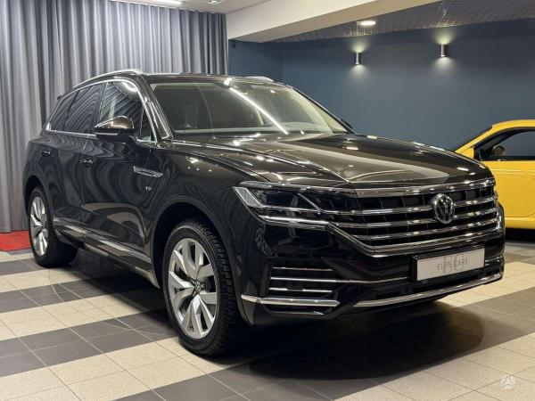 Brown Volkswagen Touareg 2019 in Riga, with an engine capacity of 2.97 L and mileage of 99 thousand km for 33990 €, photo 3 on AUTOMOTO.COM.LV