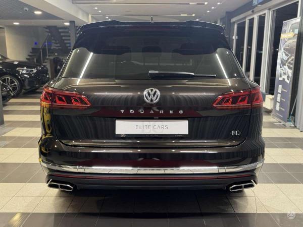 Brown Volkswagen Touareg 2019 in Riga, with an engine capacity of 2.97 L and mileage of 99 thousand km for 33990 €, photo 5 on AUTOMOTO.COM.LV