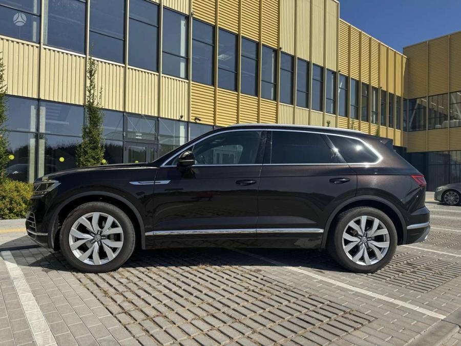 Brūns Volkswagen Touareg 2019 Viļņa, ar dzinēja tilpumu 3.00 L un nobraukumu 151 tūkst. km par 33500 €, foto 21 vietnē AUTOMOTO.COM.LV