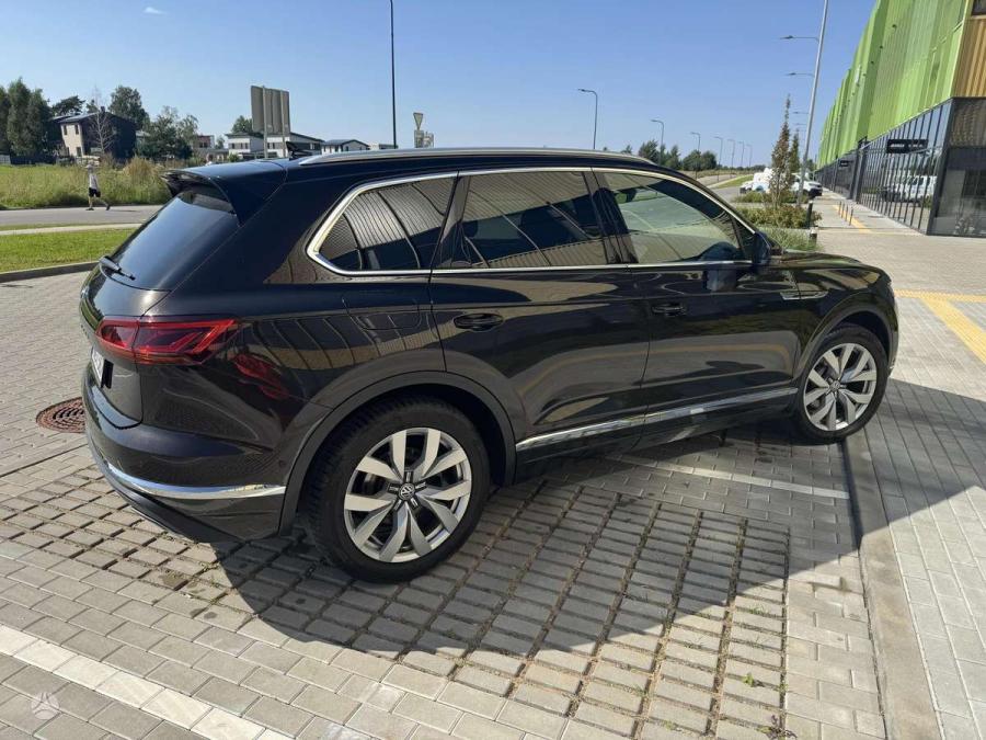 Brūns Volkswagen Touareg 2019 Viļņa, ar dzinēja tilpumu 3.00 L un nobraukumu 151 tūkst. km par 33500 €, foto 24 vietnē AUTOMOTO.COM.LV