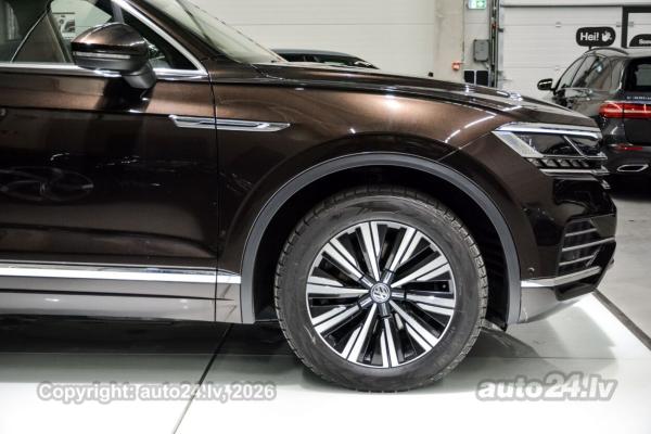 Brūns Volkswagen Touareg 2020 Tallina, ar dzinēja tilpumu 3.00 L un nobraukumu 116 tūkst. km par 44500 €, foto 4 vietnē AUTOMOTO.COM.LV