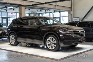 Brūns Volkswagen Touareg 2020 Tallina, ar dzinēja tilpumu 3.00 L un nobraukumu 112 tūkst. km par 36900 €, foto  vietnē AUTOMOTO.COM.LV