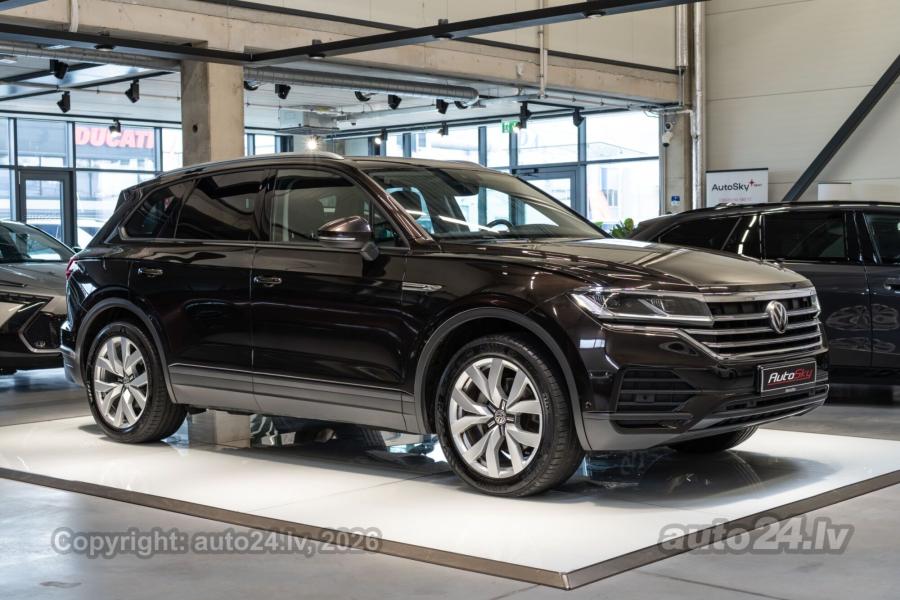 Brown Volkswagen Touareg 2020 in Tallinn, with an engine capacity of 3.00 L and mileage of 112 thousand km for 36900 €, photo 1 on AUTOMOTO.COM.LV