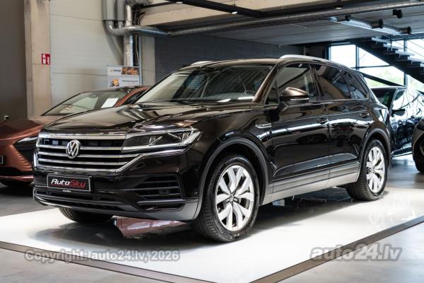 Brown Volkswagen Touareg 2020 in Tallinn, with an engine capacity of 3.00 L and mileage of 112 thousand km for 36900 €, photo 2 on AUTOMOTO.COM.LV