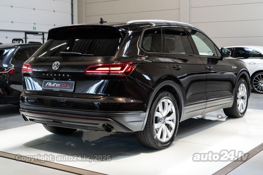Brown Volkswagen Touareg 2020 in Tallinn, with an engine capacity of 3.00 L and mileage of 112 thousand km for 36900 €, photo 6 on AUTOMOTO.COM.LV