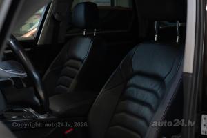 Brown Volkswagen Touareg 2020 in Tallinn, with an engine capacity of 3.00 L and mileage of 112 thousand km for 36900 €, photo 9 on AUTOMOTO.COM.LV