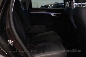 Brown Volkswagen Touareg 2020 in Tallinn, with an engine capacity of 3.00 L and mileage of 112 thousand km for 36900 €, photo 11 on AUTOMOTO.COM.LV