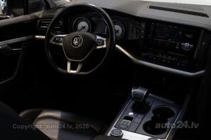 Brown Volkswagen Touareg 2020 in Tallinn, with an engine capacity of 3.00 L and mileage of 112 thousand km for 36900 €, photo 12 on AUTOMOTO.COM.LV