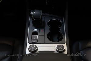 Brown Volkswagen Touareg 2020 in Tallinn, with an engine capacity of 3.00 L and mileage of 112 thousand km for 36900 €, photo 15 on AUTOMOTO.COM.LV