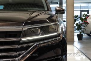 Brown Volkswagen Touareg 2020 in Tallinn, with an engine capacity of 3.00 L and mileage of 112 thousand km for 36900 €, photo 20 on AUTOMOTO.COM.LV