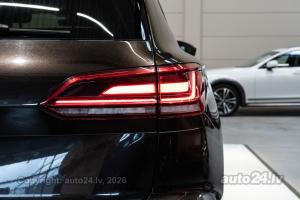 Brown Volkswagen Touareg 2020 in Tallinn, with an engine capacity of 3.00 L and mileage of 112 thousand km for 36900 €, photo 21 on AUTOMOTO.COM.LV