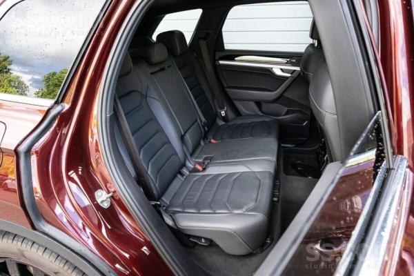 Brūns Volkswagen Touareg 2022 Rīga, ar dzinēja tilpumu 3.00 L un nobraukumu 75 tūkst. km par 43750 €, foto 8 vietnē AUTOMOTO.COM.LV