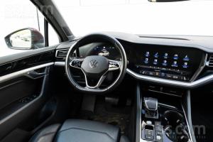 Brūns Volkswagen Touareg 2022 Rīga, ar dzinēja tilpumu 3.00 L un nobraukumu 75 tūkst. km par 43750 €, foto 10 vietnē AUTOMOTO.COM.LV