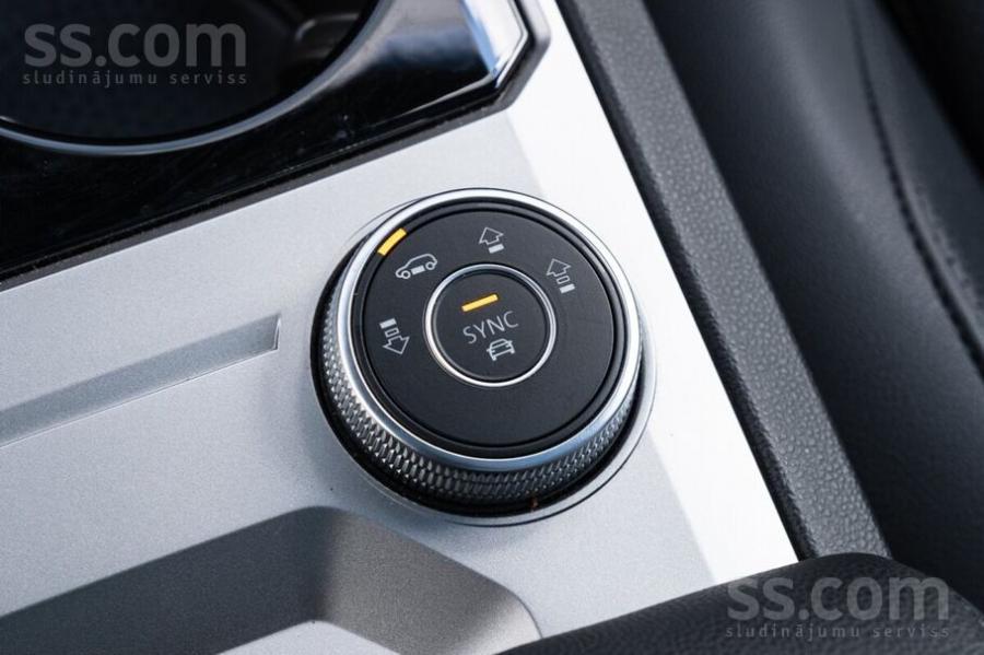Brūns Volkswagen Touareg 2022 Rīga, ar dzinēja tilpumu 3.00 L un nobraukumu 75 tūkst. km par 43750 €, foto 20 vietnē AUTOMOTO.COM.LV