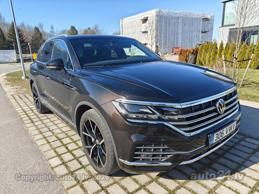 Brown Volkswagen Touareg 2023 in Tallinn, with an engine capacity of 3.00 L and mileage of 58 thousand km for 61900 €, photo 1 on AUTOMOTO.COM.LV