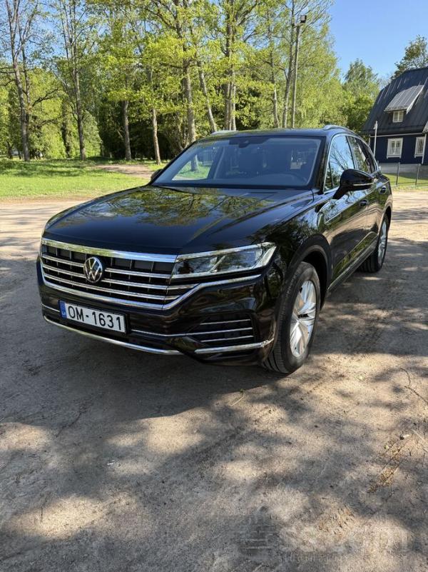 Brown Volkswagen Touareg 2023 in Riga, with an engine capacity of 3.00 L and mileage of 57 thousand km for 47550 €, photo 1 on AUTOMOTO.COM.LV