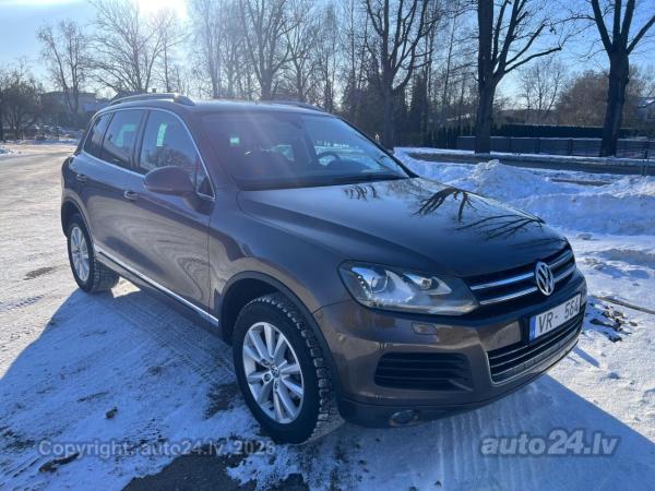 Brown Volkswagen Touareg 2012 in Riga, with an engine capacity of 3.00 L and mileage of 365 thousand km for 10600 €, photo 7 on AUTOMOTO.COM.LV