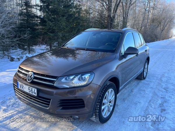 Brown Volkswagen Touareg 2012 in Valmiera, with an engine capacity of 3.00 L and mileage of 368 thousand km for 8990 €, photo 1 on AUTOMOTO.COM.LV
