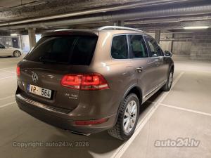 Brown Volkswagen Touareg 2012 in Valmiera, with an engine capacity of 3.00 L and mileage of 368 thousand km for 8990 €, photo 6 on AUTOMOTO.COM.LV