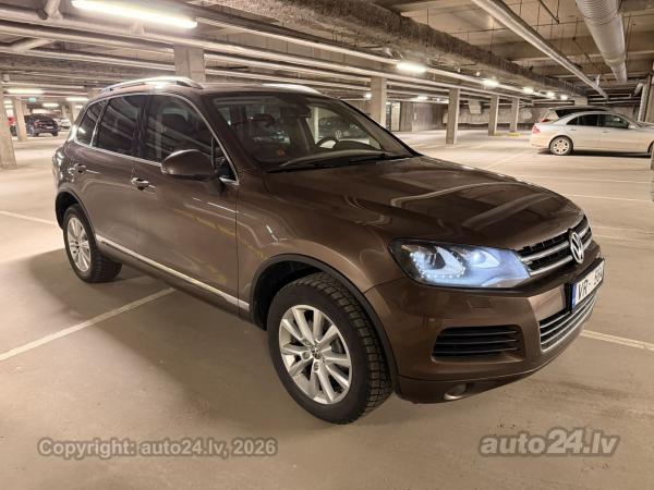 Brown Volkswagen Touareg 2012 in Valmiera, with an engine capacity of 3.00 L and mileage of 368 thousand km for 8990 €, photo 7 on AUTOMOTO.COM.LV