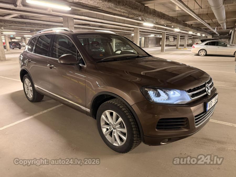 Brown Volkswagen Touareg 2012 in Valmiera, with an engine capacity of 3.00 L and mileage of 368 thousand km for 8990 €, photo 8 on AUTOMOTO.COM.LV