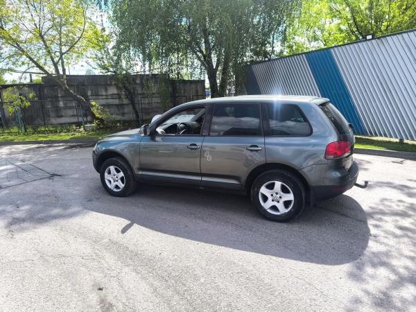 Volkswagen Touareg 2004 in Kaunas, with an engine capacity of 2.50 L and mileage of 310 thousand km for 1390 €, photo 2 on AUTOMOTO.COM.LV