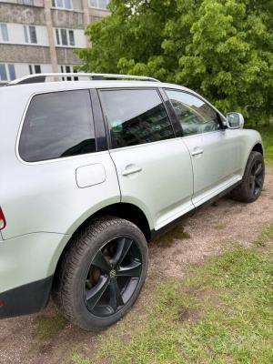 Volkswagen Touareg 2005 in Daugavpils, with an engine capacity of 2.50 L and mileage of 293 thousand km for 3300 €, photo 4 on AUTOMOTO.COM.LV