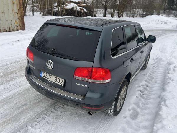 Volkswagen Touareg 2005 in Vilnius, with an engine capacity of 2.97 L and mileage of 250 thousand km for 2600 €, photo 2 on AUTOMOTO.COM.LV