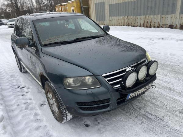 Volkswagen Touareg 2005 in Vilnius, with an engine capacity of 2.97 L and mileage of 250 thousand km for 2600 €, photo 6 on AUTOMOTO.COM.LV
