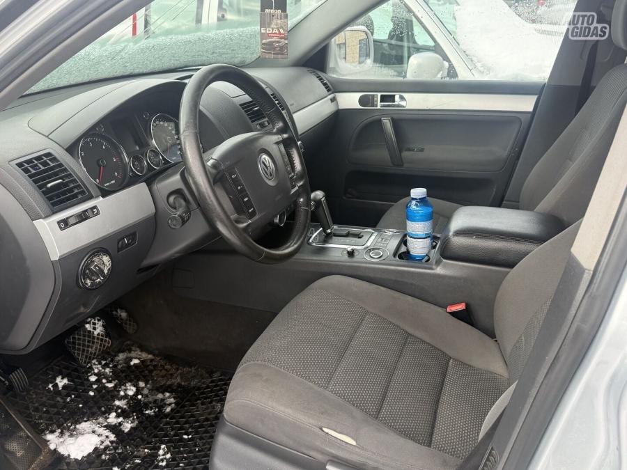Volkswagen Touareg 2005 Kauņa, ar dzinēja tilpumu 2.50 L un nobraukumu 300 tūkst. km par 1600 €, foto 5 vietnē AUTOMOTO.COM.LV