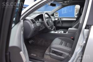 Volkswagen Touareg 2005 Rīga, ar dzinēja tilpumu 6.00 L un nobraukumu 131 tūkst. km par 19900 €, foto 4 vietnē AUTOMOTO.COM.LV
