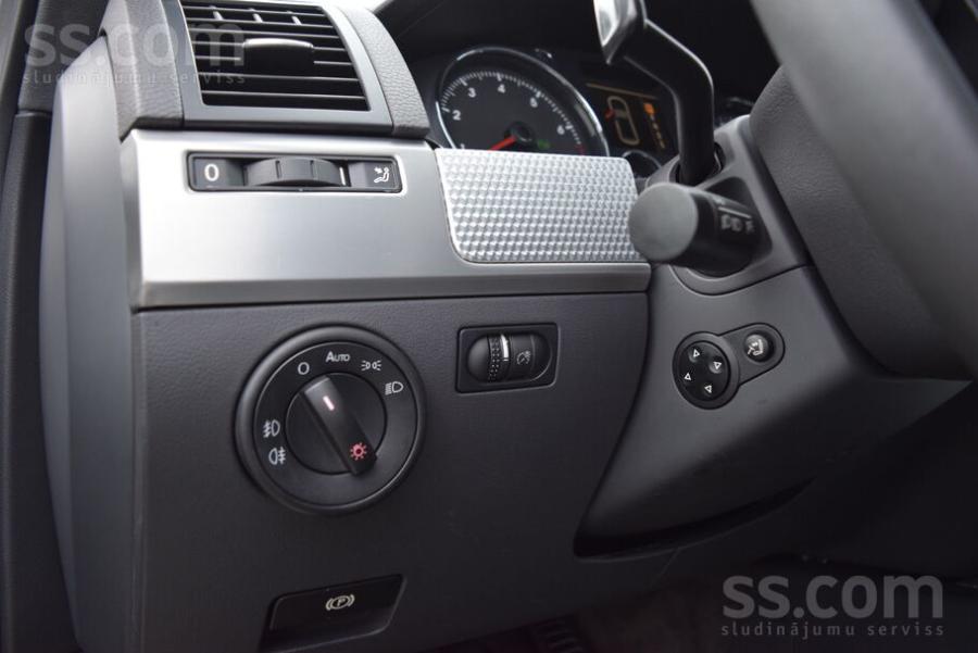 Volkswagen Touareg 2005 Rīga, ar dzinēja tilpumu 6.00 L un nobraukumu 131 tūkst. km par 19900 €, foto 10 vietnē AUTOMOTO.COM.LV