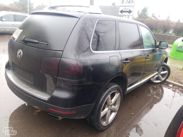 Volkswagen Touareg 2006 in Vilnius, with an engine capacity of 5.00 L and mileage of 320 thousand km for 2250 €, photo 2 on AUTOMOTO.COM.LV
