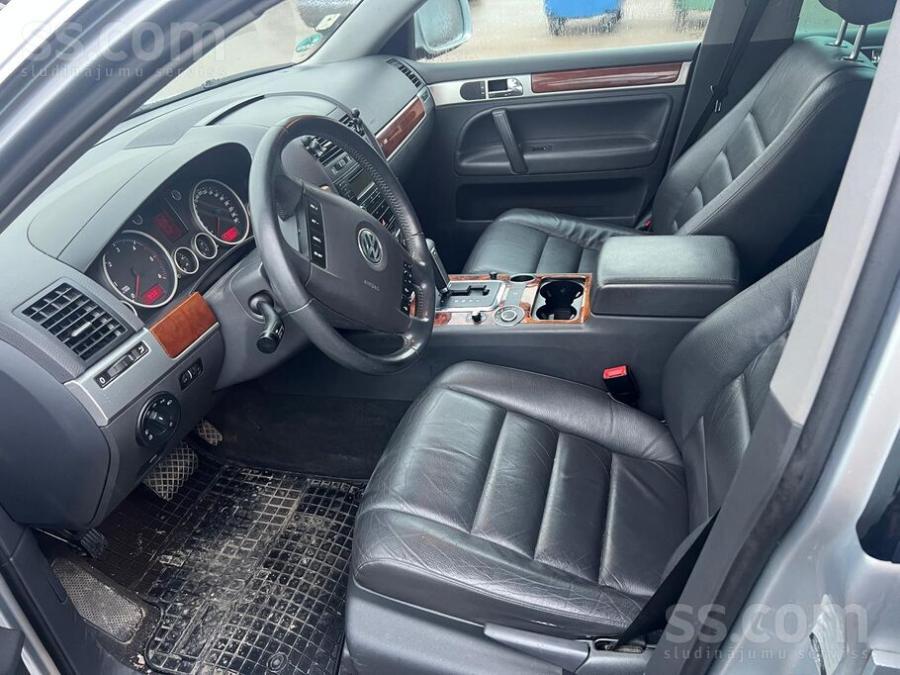 Volkswagen Touareg 2006 Kuldīga, ar dzinēja tilpumu 3.00 L un nobraukumu 273 tūkst. km par 2700 €, foto 5 vietnē AUTOMOTO.COM.LV