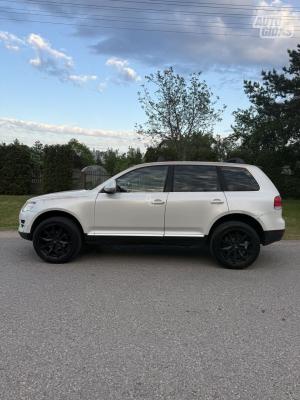 Volkswagen Touareg 2007 in Marijampole, with an engine capacity of 3.00 L and mileage of 410 thousand km for 2900 €, photo 4 on AUTOMOTO.COM.LV