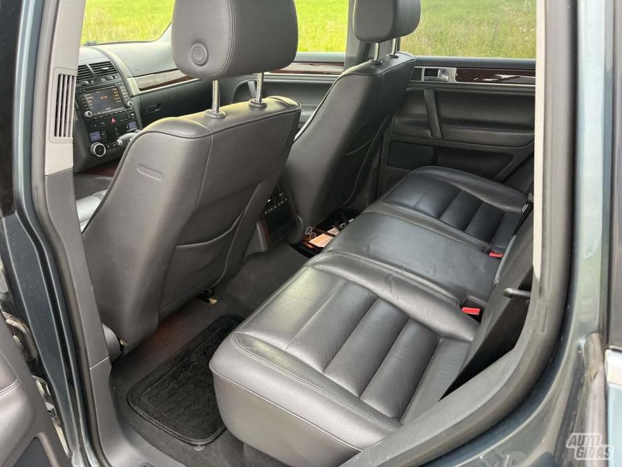 Volkswagen Touareg 2007 in Klaipeda, with an engine capacity of 3.00 L and mileage of 251 thousand km for 2400 €, photo 8 on AUTOMOTO.COM.LV