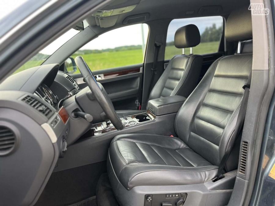 Volkswagen Touareg 2007 in Klaipeda, with an engine capacity of 3.00 L and mileage of 251 thousand km for 2400 €, photo 9 on AUTOMOTO.COM.LV