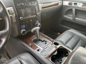 Volkswagen Touareg 2007 in Klaipeda, with an engine capacity of 3.00 L and mileage of 251 thousand km for 2400 €, photo 11 on AUTOMOTO.COM.LV