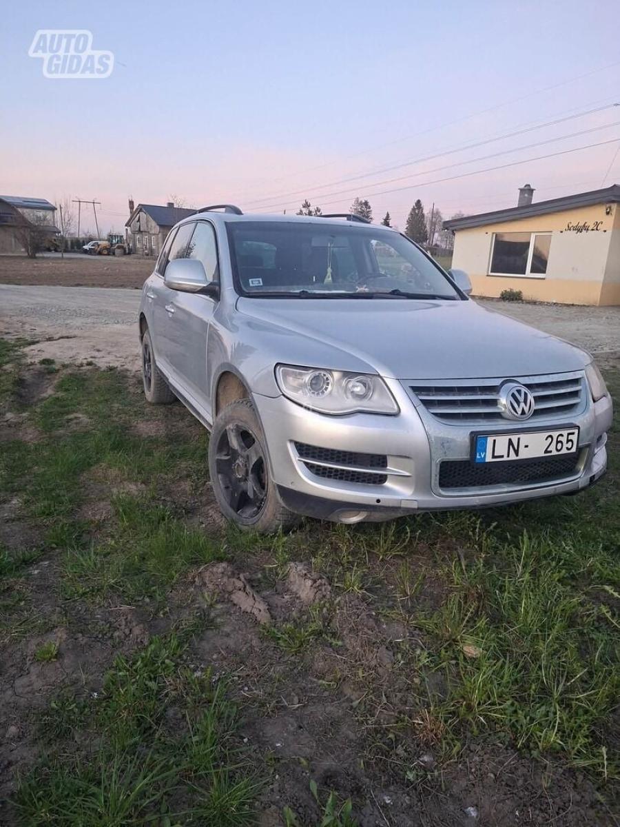 Volkswagen Touareg 2008 in Siauliai, with an engine capacity of 2.50 L and mileage of 345 thousand km for 1800 €, photo 1 on AUTOMOTO.COM.LV