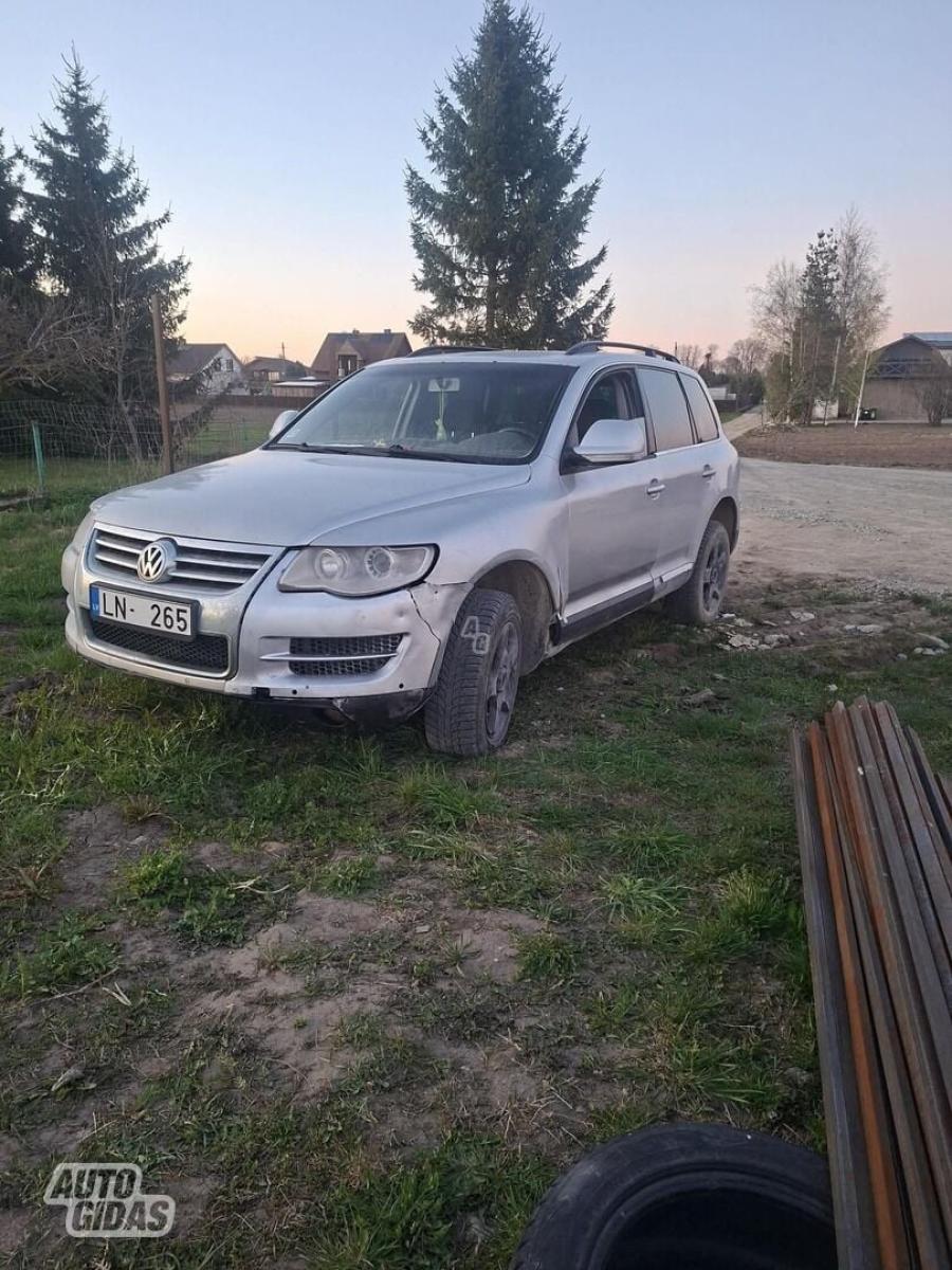 Volkswagen Touareg 2008 in Siauliai, with an engine capacity of 2.50 L and mileage of 345 thousand km for 1800 €, photo 3 on AUTOMOTO.COM.LV