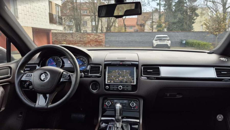 Volkswagen Touareg 2011 in Klaipeda, with an engine capacity of 2.97 L and mileage of 399 thousand km for 6700 €, photo 11 on AUTOMOTO.COM.LV