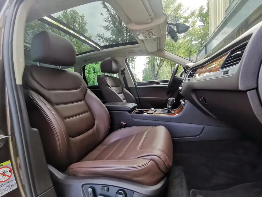 Volkswagen Touareg 2011 Rīga, ar dzinēja tilpumu 3.00 L un nobraukumu 207 tūkst. km par 14190 €, foto 12 vietnē AUTOMOTO.COM.LV