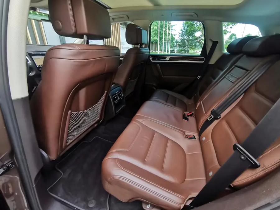 Volkswagen Touareg 2011 Rīga, ar dzinēja tilpumu 3.00 L un nobraukumu 207 tūkst. km par 14190 €, foto 14 vietnē AUTOMOTO.COM.LV
