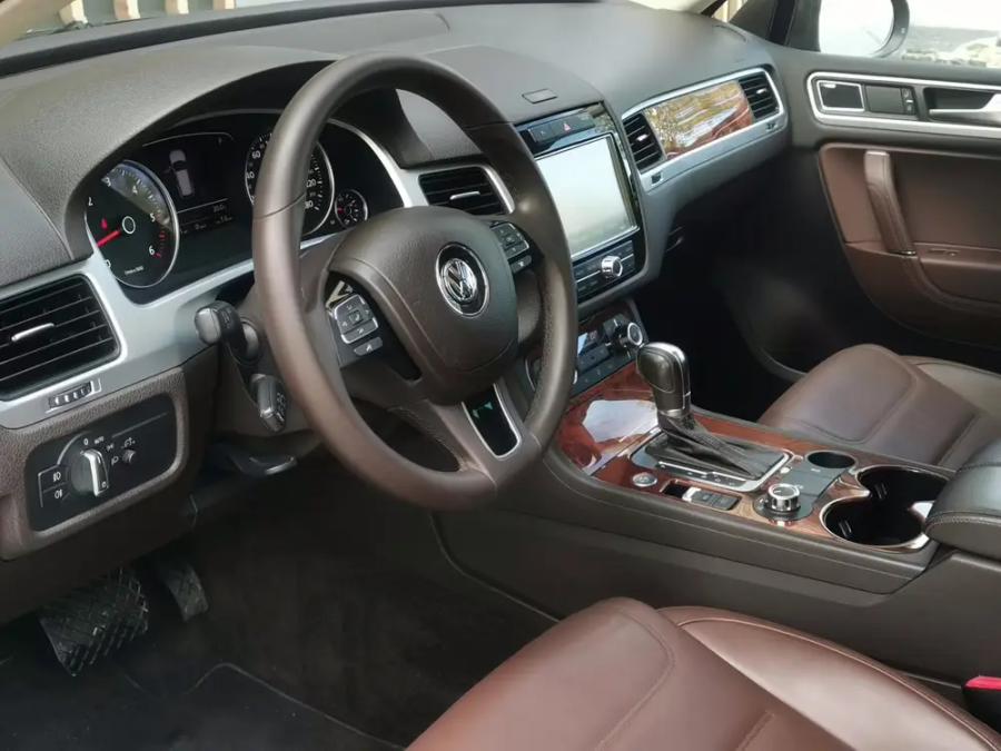 Volkswagen Touareg 2011 Rīga, ar dzinēja tilpumu 3.00 L un nobraukumu 207 tūkst. km par 14190 €, foto 18 vietnē AUTOMOTO.COM.LV