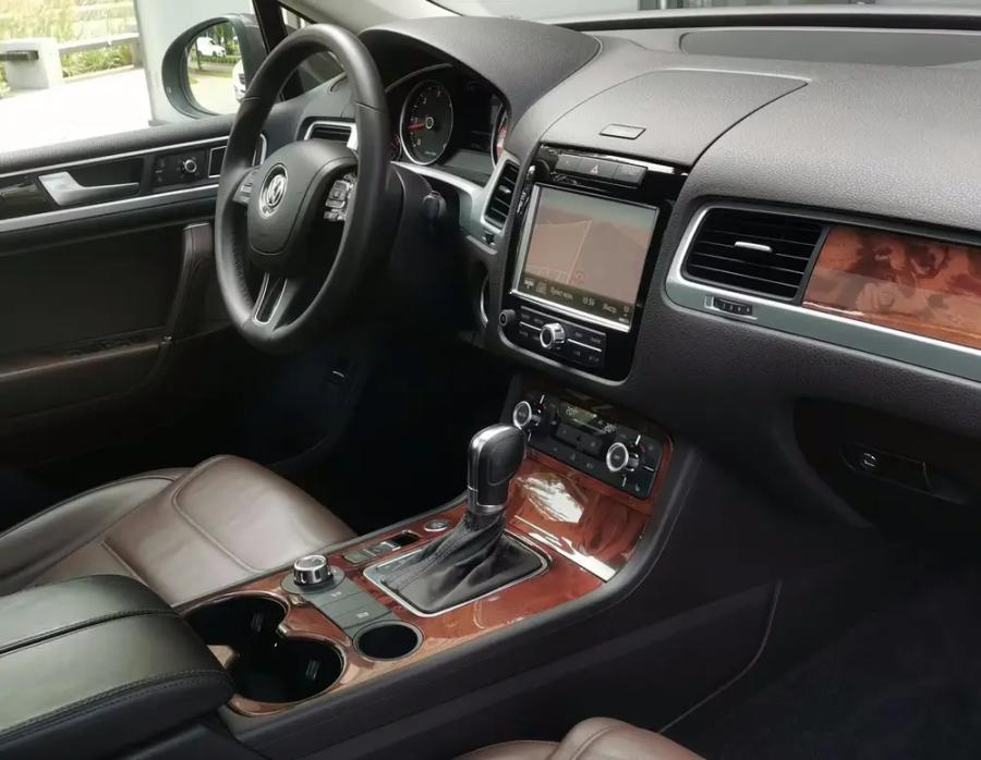 Volkswagen Touareg 2011 Rīga, ar dzinēja tilpumu 3.00 L un nobraukumu 207 tūkst. km par 14190 €, foto 20 vietnē AUTOMOTO.COM.LV