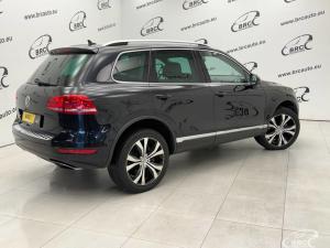 Volkswagen Touareg 2011 in Vilnius, with an engine capacity of 2.97 L and mileage of 255 thousand km for 12500 €, photo 3 on AUTOMOTO.COM.LV